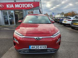 Hyundai KONA PREMIUM SE in RED £16,795
