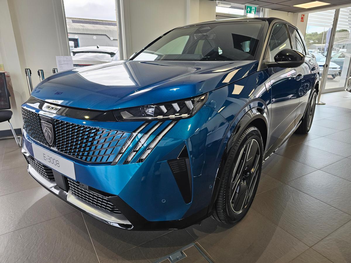 New in stock ~ Peugeot e-3008 GT GT EV210 £44,700 10 miles OBSESSION ...