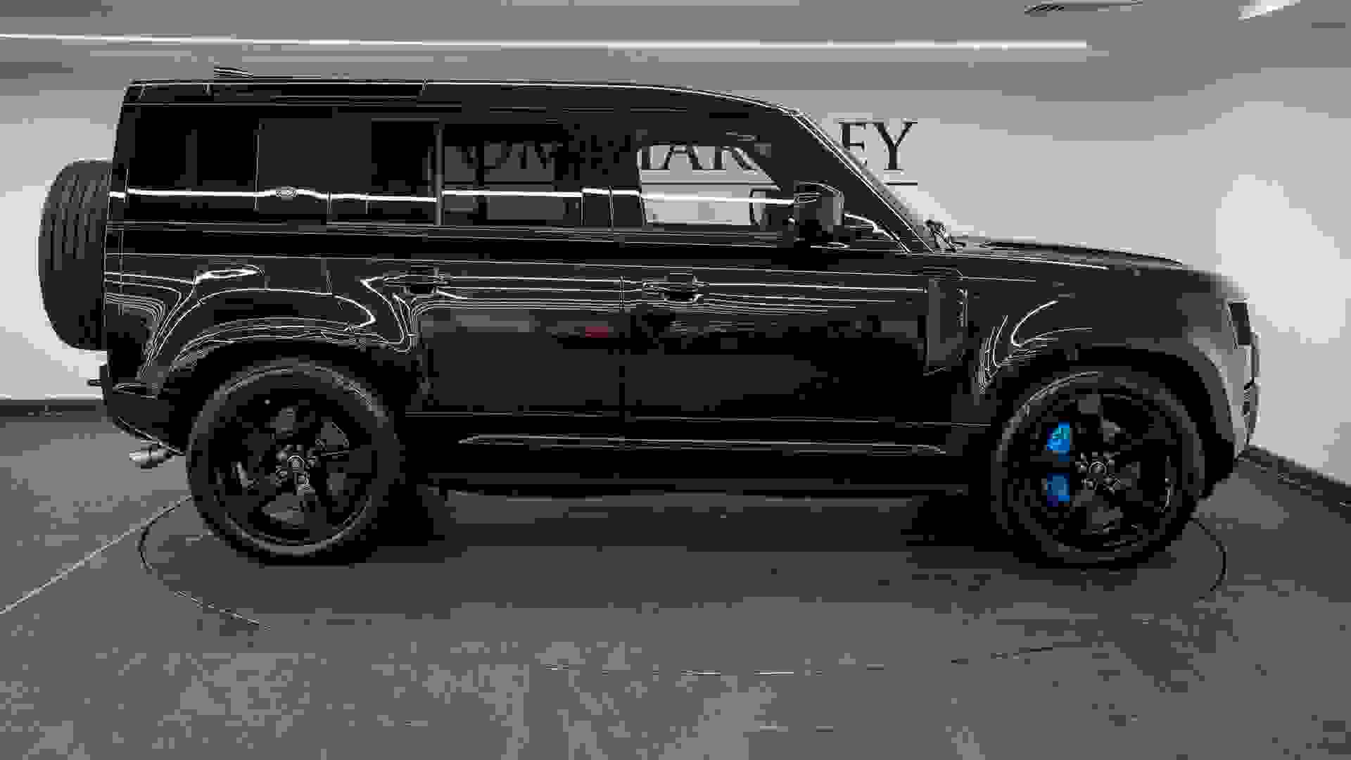 Used 2021 Land Rover Defender 110 P525 V8 Bond Edition 'No Time To Die ...