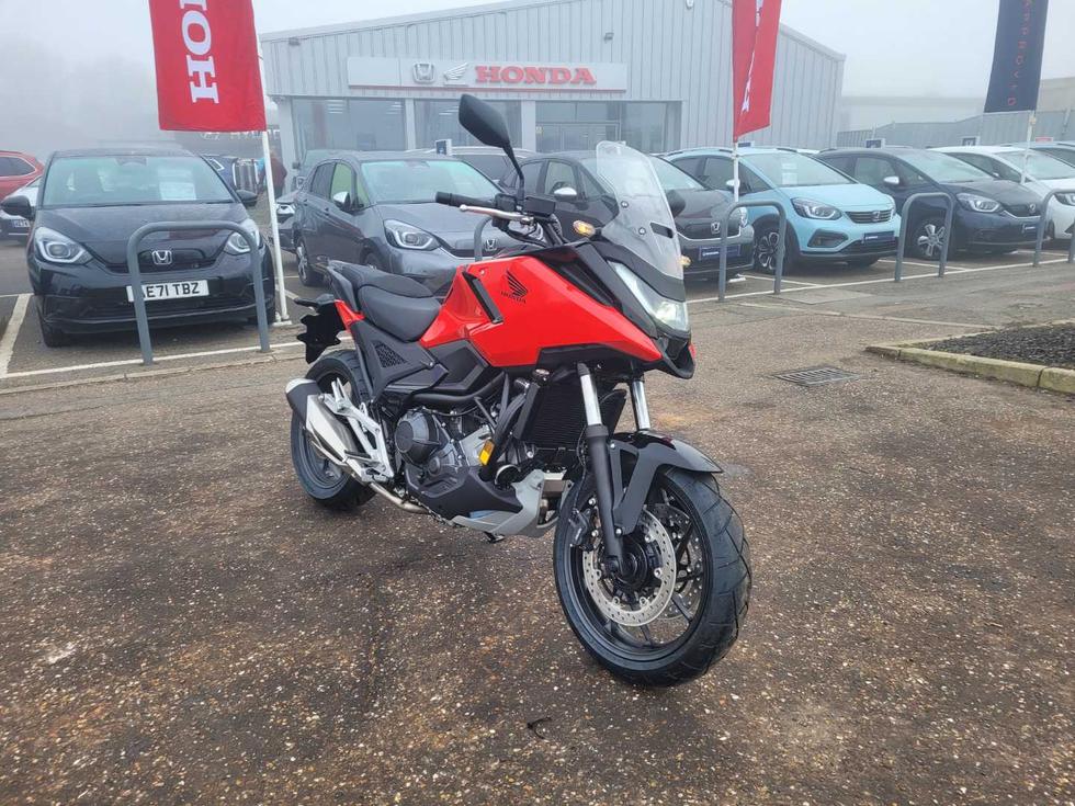 Used ~ Honda NC750XA NC750X £7,599 ~ miles FIGHTING RED | John Banks