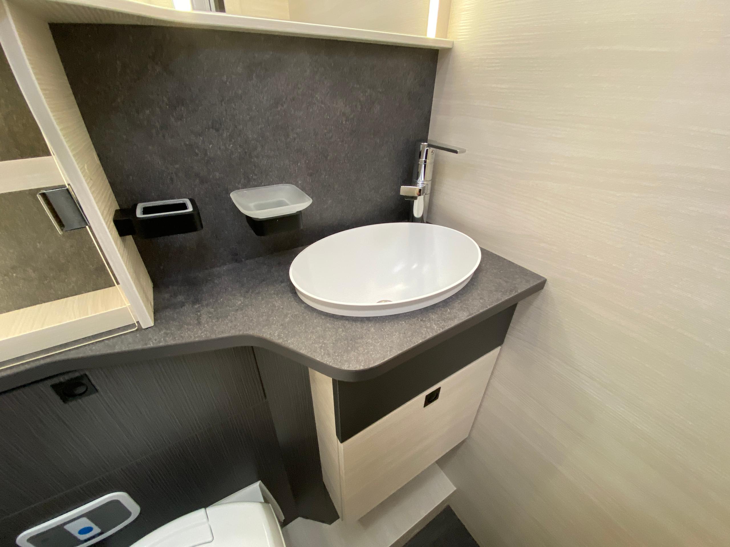 Chausson 777 Ga Titanium Premium Ford Transit 2.0 170 Bhp...