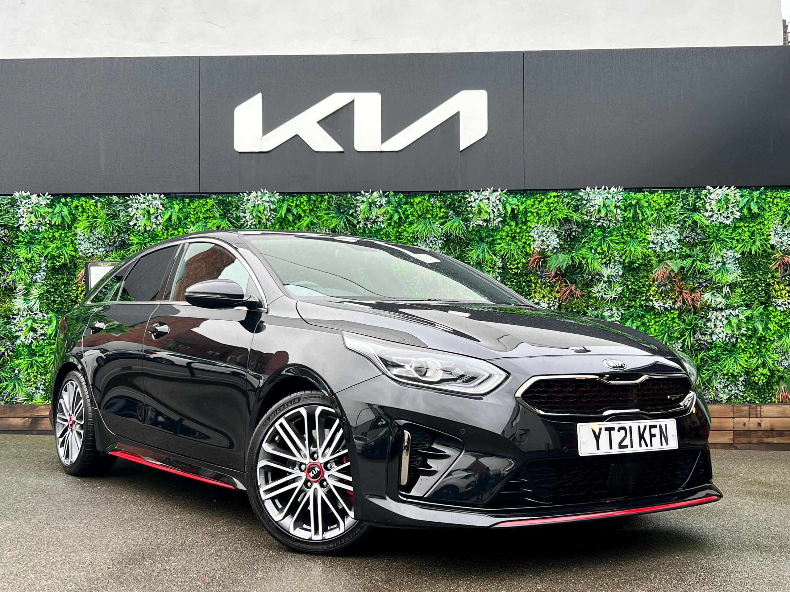 Kia ProCeed 1.6 T GDi ISG GT in Phantom Black 20 995