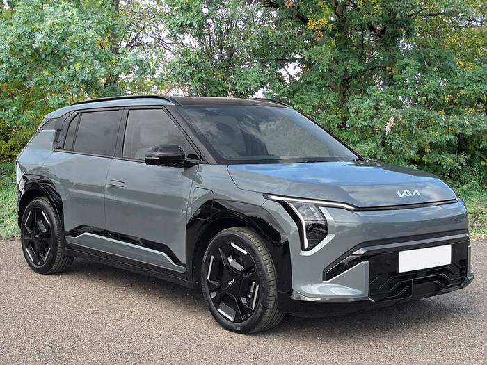 Kia EV3 81.4 kWh GT-LINE S in Shale Grey £35,000