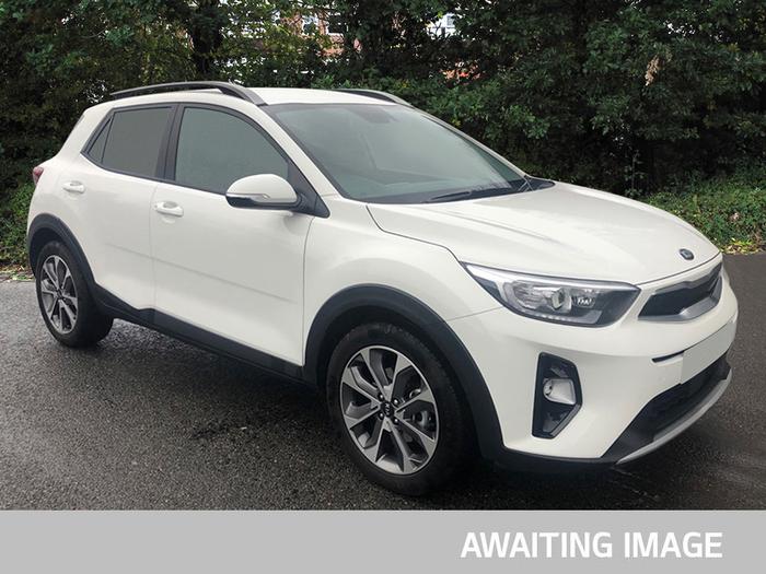 Kia Stonic 1.0 T-GDi 3 in Clear White £15,395