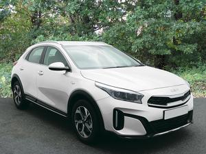 Kia XCeed 1.5 T-GDi ISG 2 in Fusion White £18,495