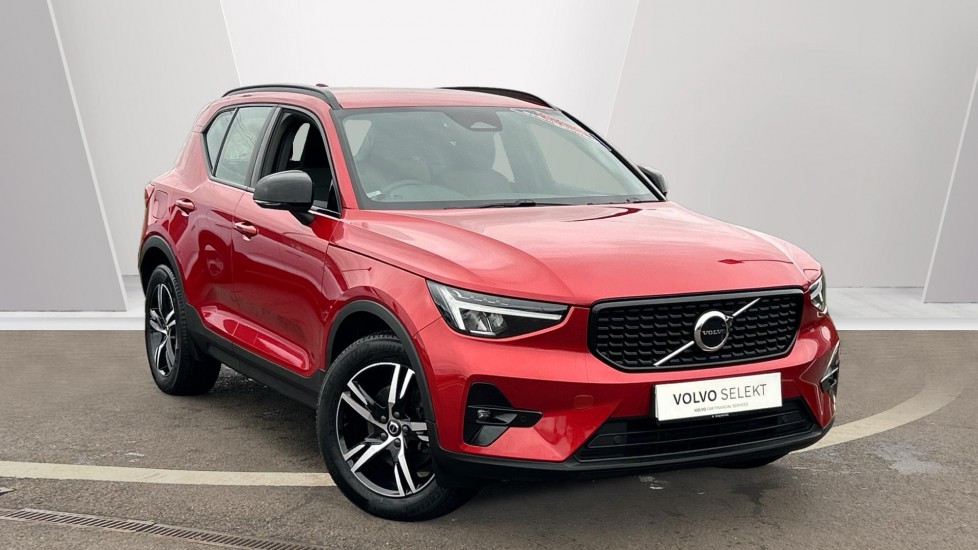 Used 2022 Volvo XC40 Plus B3 mild hybrid Petrol Dark 27 950 19 265 miles Red Caffyns