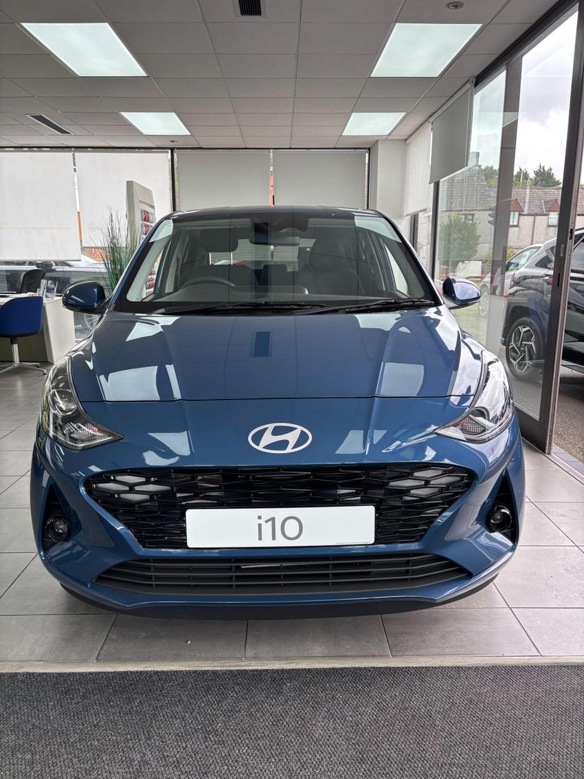 New Hyundai i10 1.0 63PS 5MT £17,982 ~ miles Meta Blue | Murray Group