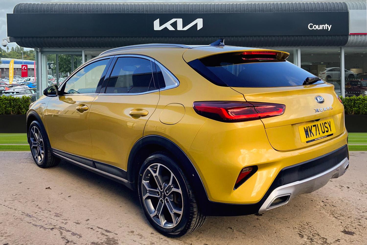 Kia XCeed 1.6 GDi PHEV FIRST EDITION PHEV in Quantum Yellow 17 400