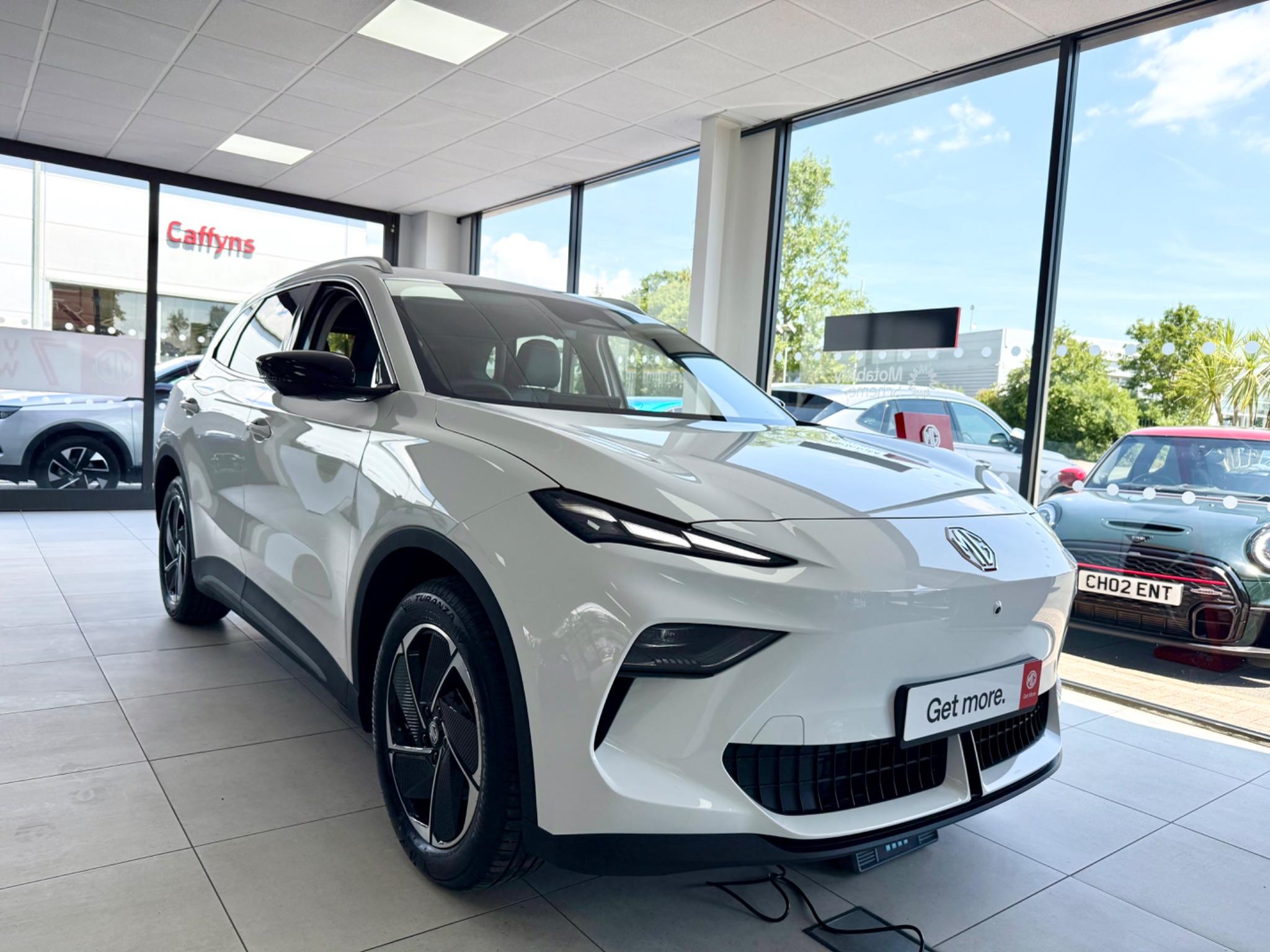 New MG MGS5 64kWh Trophy Long Range Auto 5dr £26,995 Arctic White | Caffyns