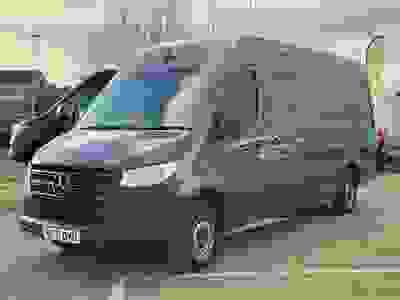 Mercedes-Benz Van Dealerships | Sussex and Surrey | Rossetts Commercials