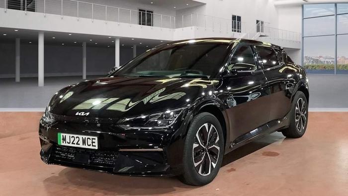 Kia EV6 77.4 kWh GT-LINE in Midnight Black £29,000
