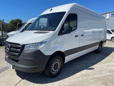 Mercedes-Benz Van Dealerships | Sussex and Surrey | Rossetts Commercials