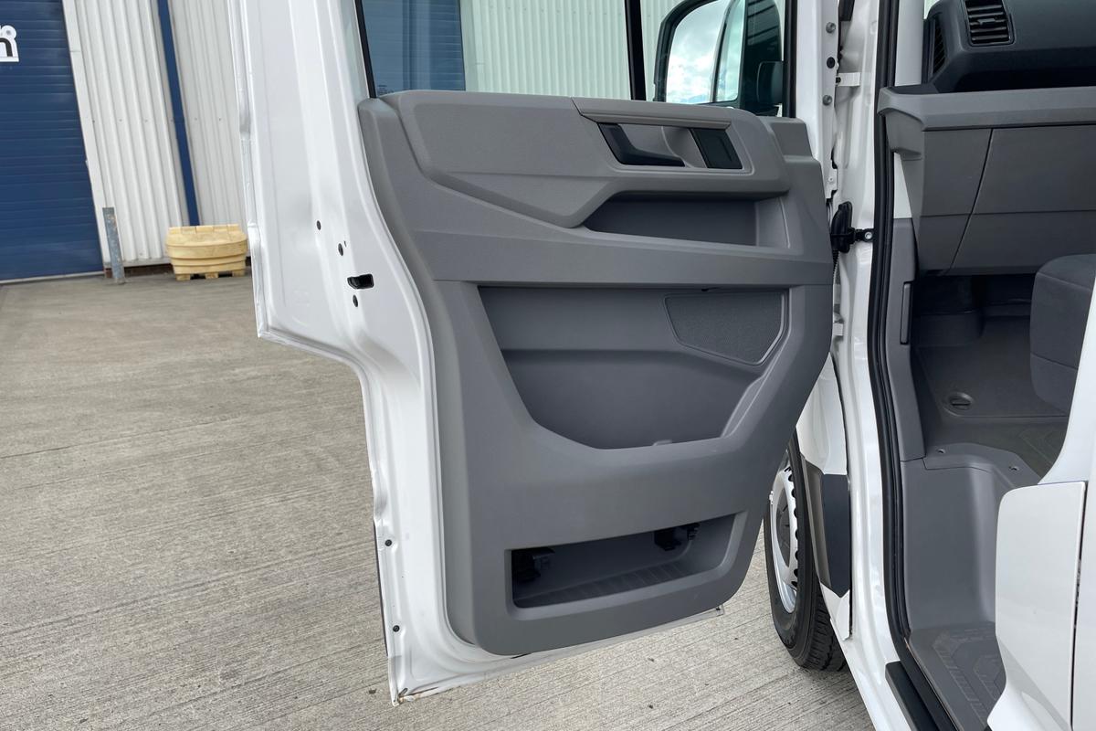 2024 VOLKSWAGEN Crafter CR35 Panel van Trendline MWB 140 PS 2.0 TDI 8sp ...