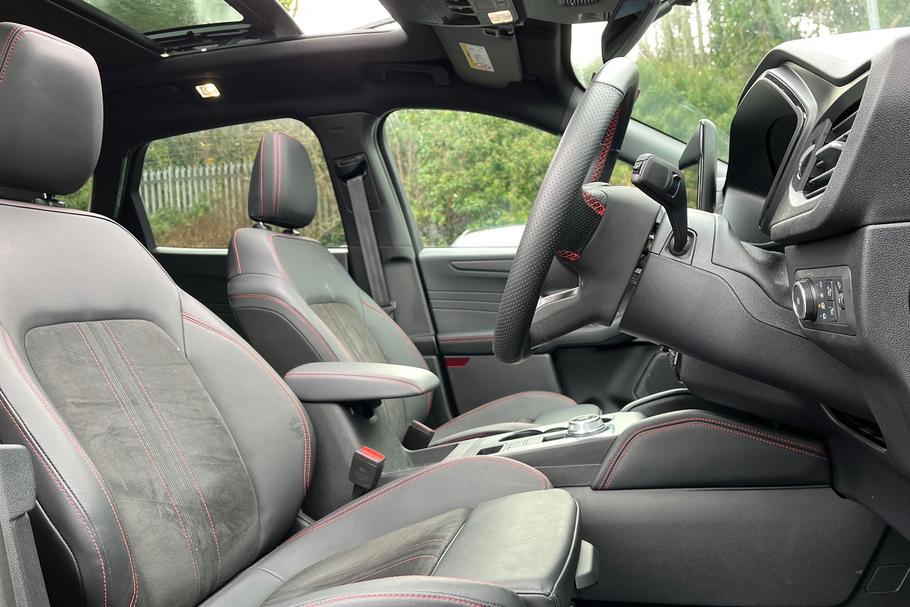 Ford Kuga 2025 - Solar Silver | £25,200 | Wilmslow | TrustFord