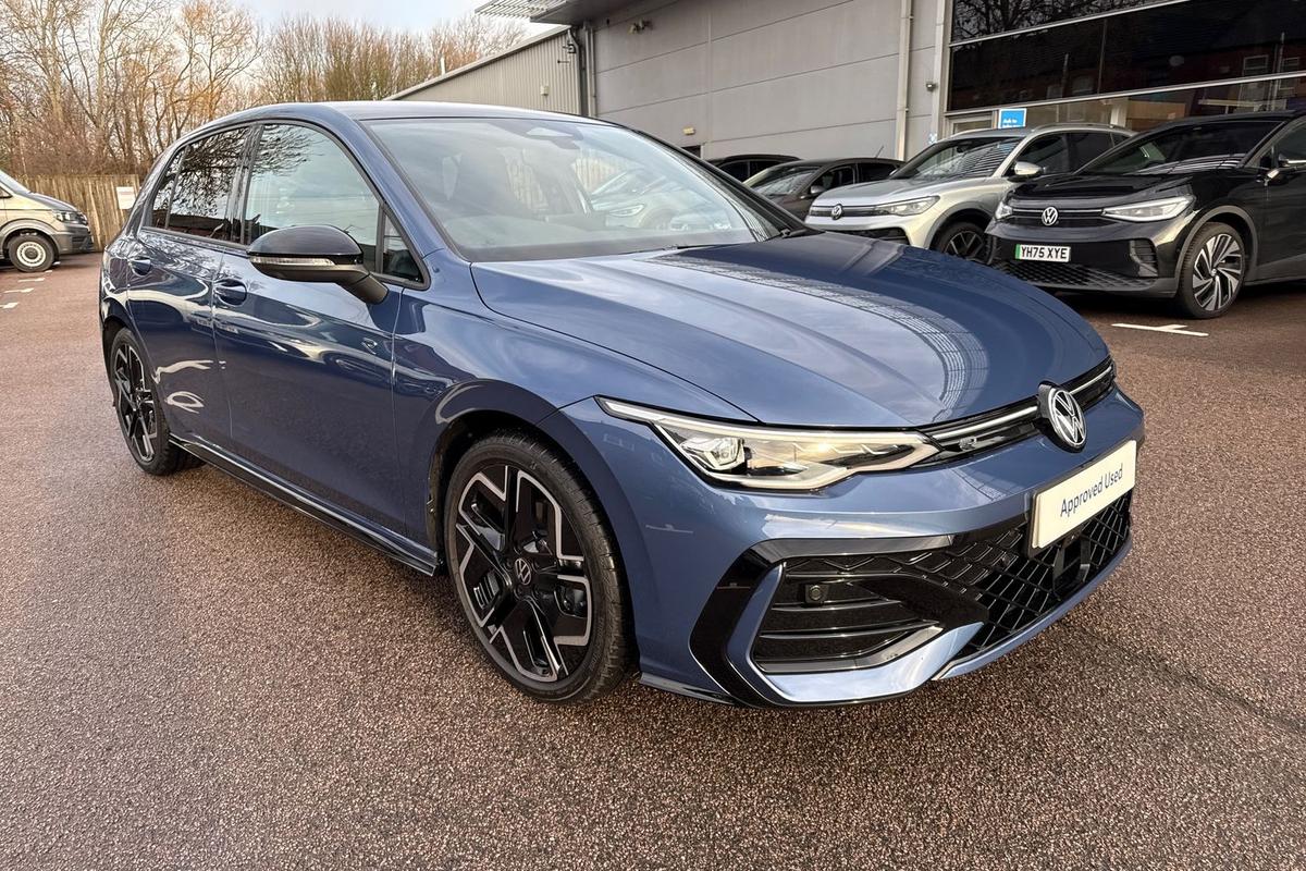 2025 Volkswagen Golf 1.5 eTSI 150 R-Line 5dr DSG £29,582 4,195 miles ...