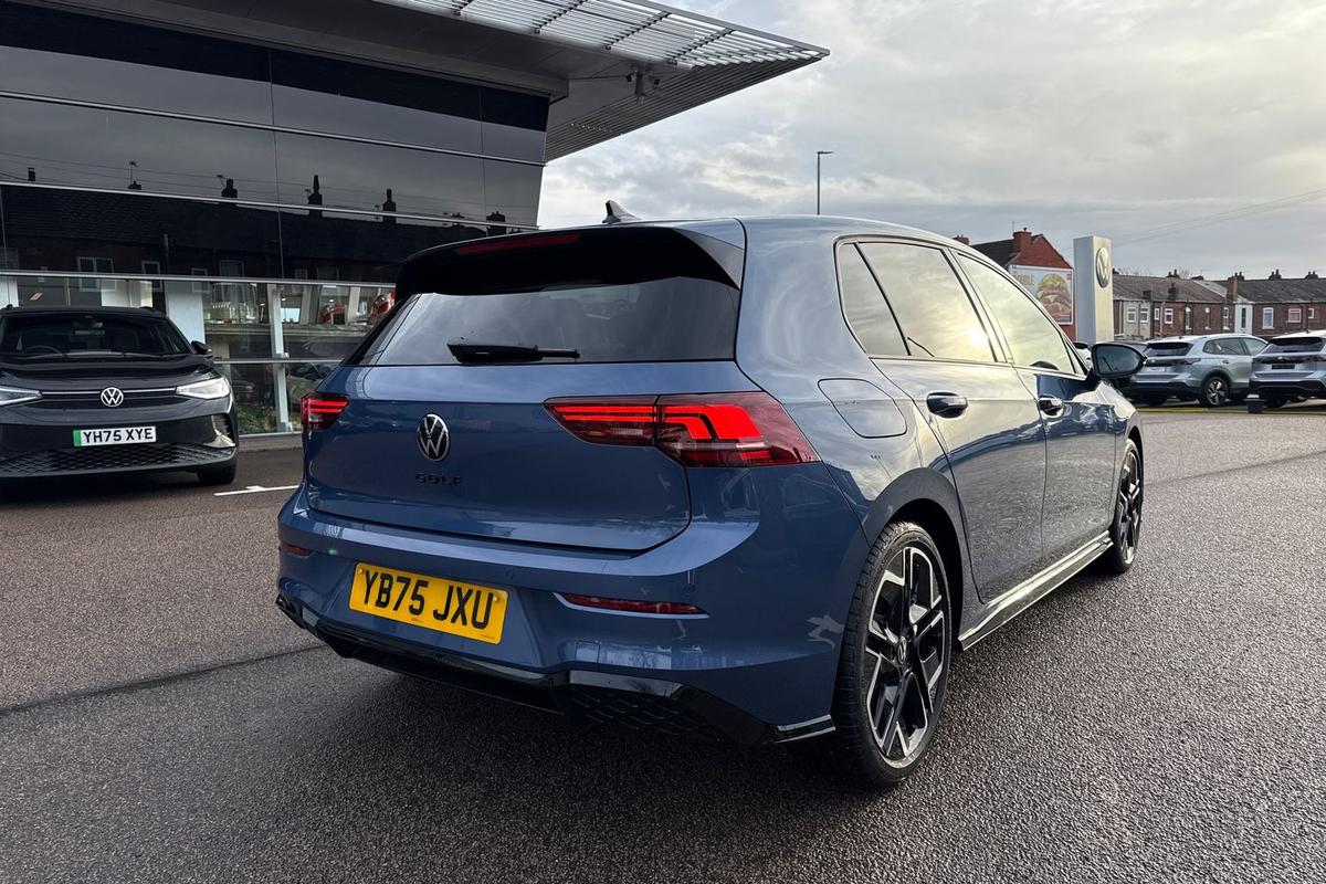 2025 Volkswagen Golf 1.5 eTSI 150 R-Line 5dr DSG £29,582 4,195 miles ...