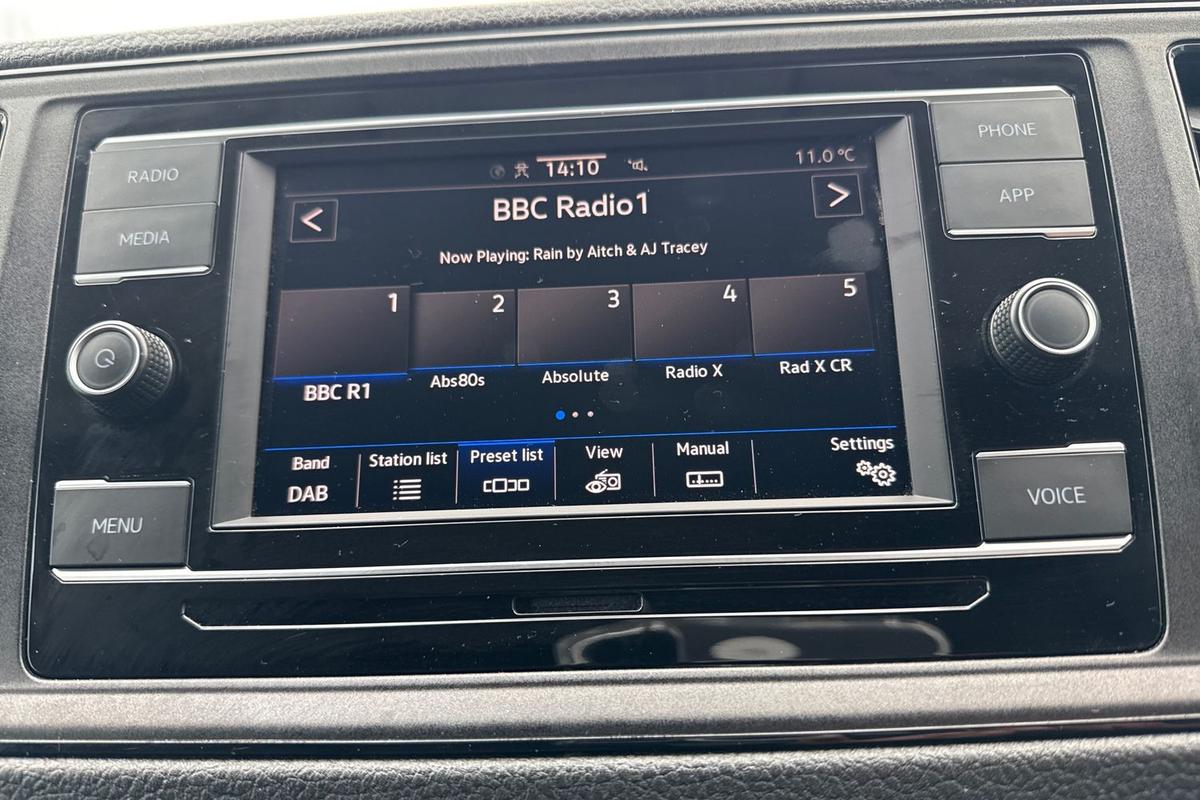 2024 VOLKSWAGEN Crafter CR35 Panel van Trendline MWB 140 PS 2.0 TDI 8sp ...