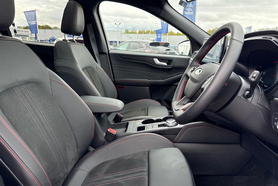 Ford KUGA 2025 - Solar Silver | £29,500 | Castleford | TrustFord