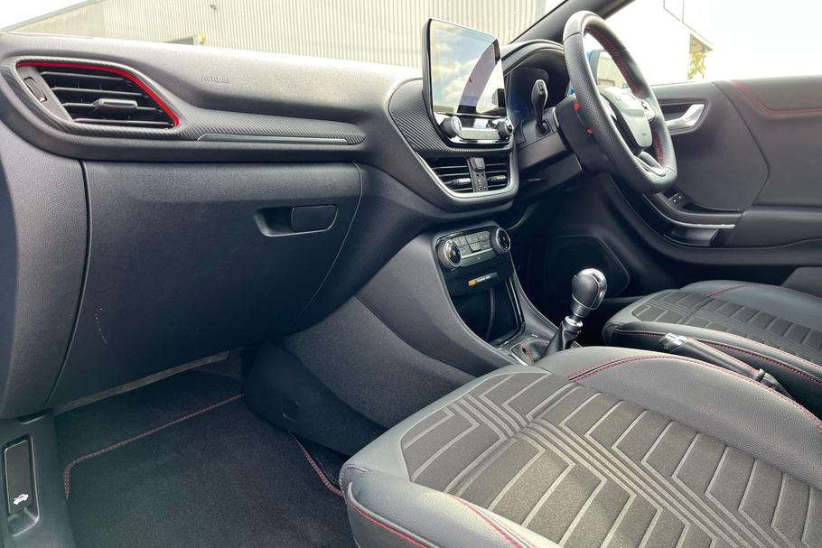 Ford PUMA 2023 - Desert Island Blue | £16,850 | Epsom | TrustFord