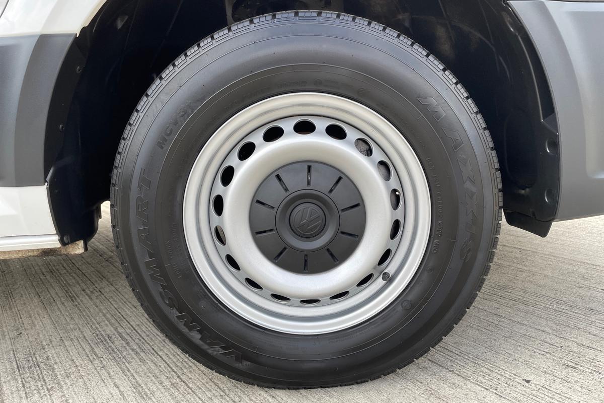 2024 VOLKSWAGEN Crafter CR35 Panel van Trendline MWB 140 PS 2.0 TDI 8sp ...