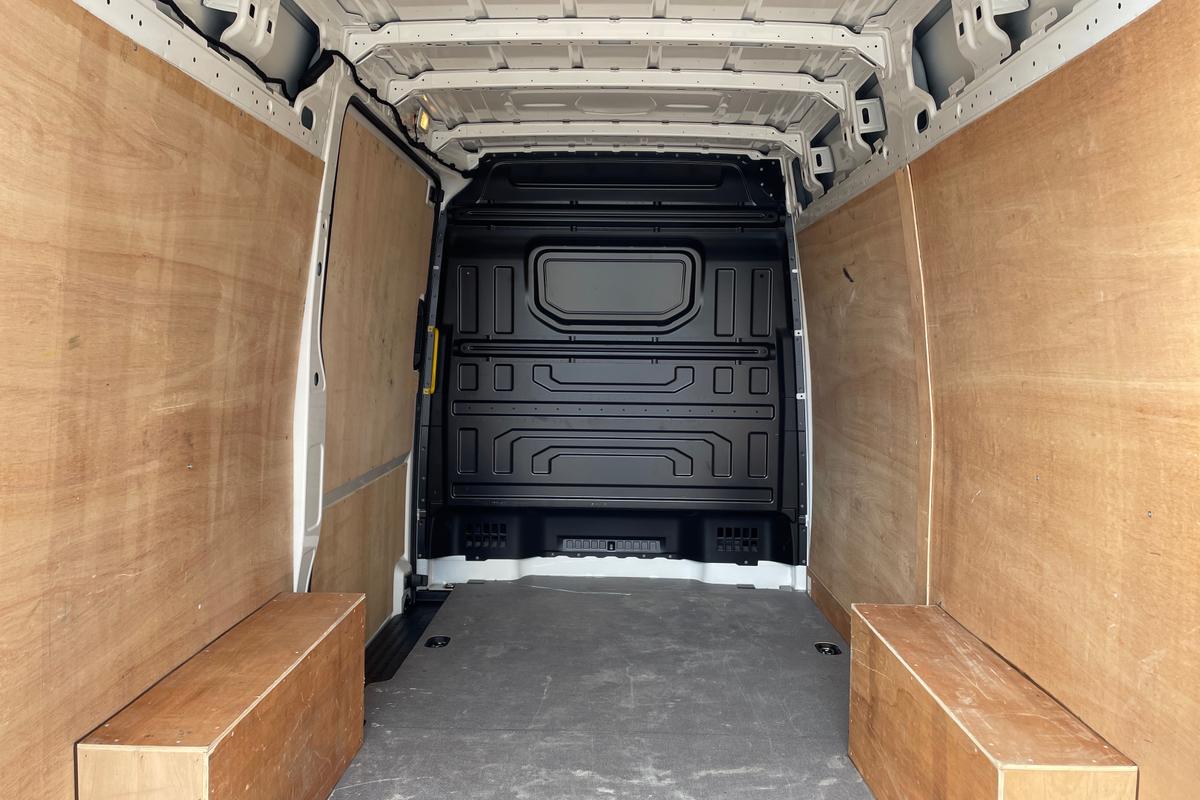2024 VOLKSWAGEN Crafter CR35 Panel van Trendline MWB 140 PS 2.0 TDI 8sp ...