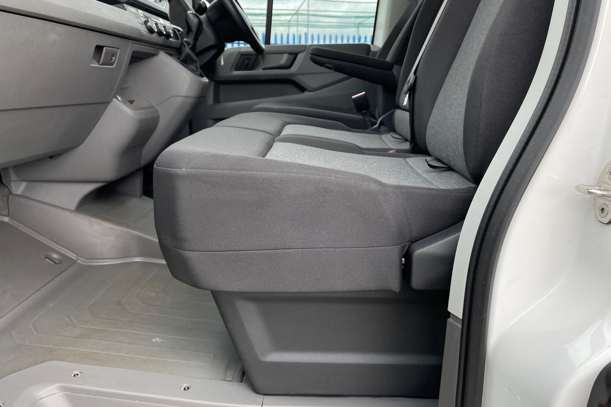 2024 VOLKSWAGEN Crafter CR35 Panel van Trendline MWB 140 PS 2.0 TDI 8sp ...