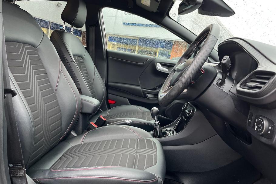 Ford PUMA 2023 - Vivid Ruby | £17,600 | Barnsley | TrustFord