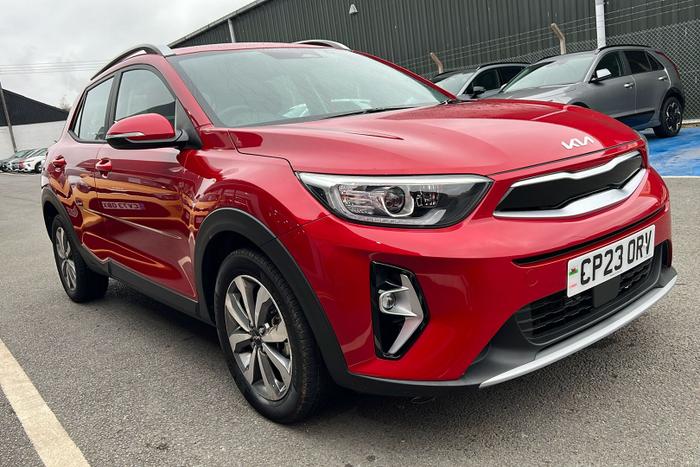 KIA Stonic 1.0 T-GDi ISG 2 in Blaze Red £16,695