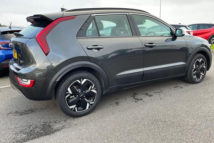 KIA Niro 64.8 kWh 2 in Interstellar Grey £25,895