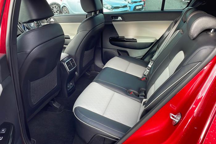 KIA Sportage 1.6 T-GDi ISG GT-LINE in Infra Red £20,495