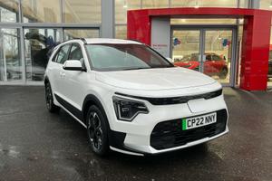 Kia Niro 64.8 kWh 2 in White Pearl £23,495