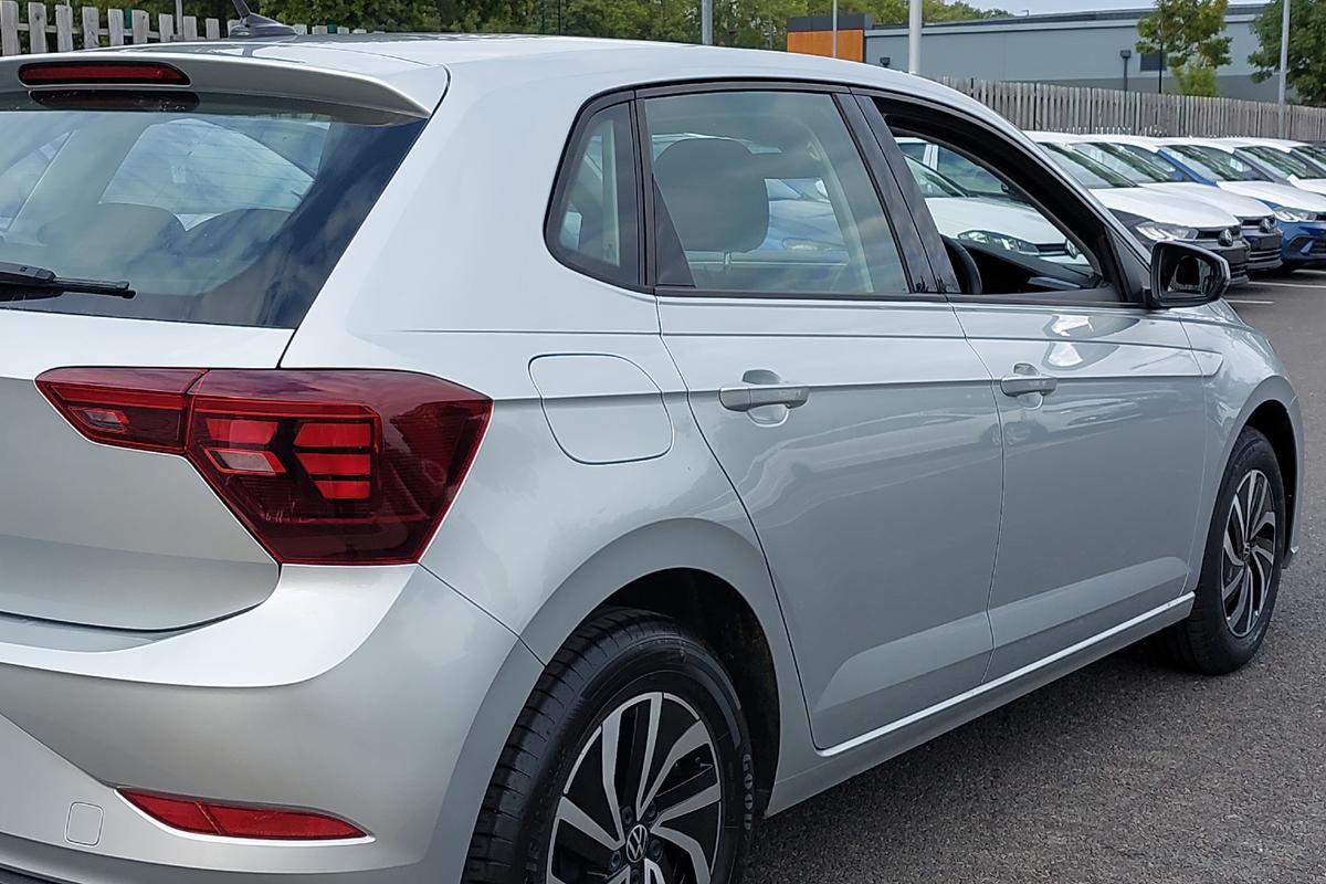 2022 Volkswagen Polo Life 1.0 TSI 95PS 7-speed DSG 5 Door £20,350 6,714 ...