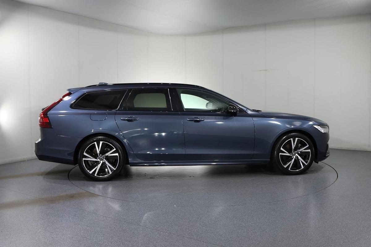 Used 2021 Volvo V90 R-Design, B4 mild hybrid £32,990 15,247 miles Denim ...