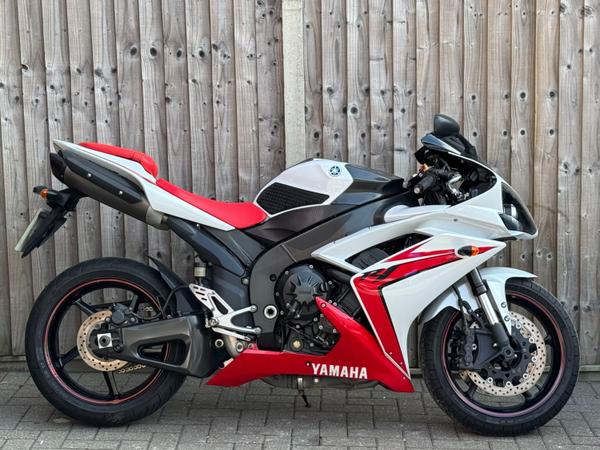 Used 2007 Yamaha YZF R1 2007 SUPER SPORT + STANDARD BIKE £4,995 19,800 miles White | MB Superbikes