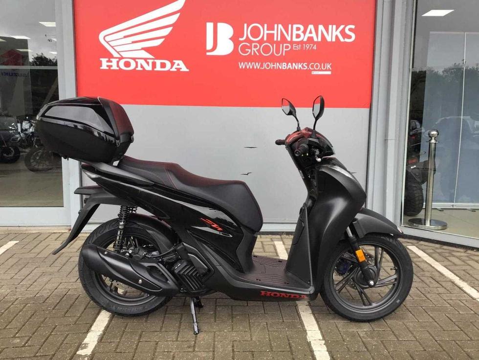 New ~ Honda SH125i Top Box SH125AD2R4ED £4,199 ~ miles Matte Coal Black ...