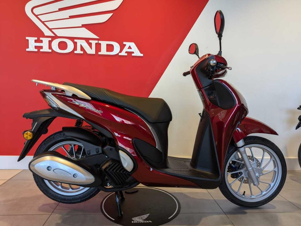 Used ~ Honda SH125 Mode FSH125R2E £3,099 ~ miles Red | John Banks