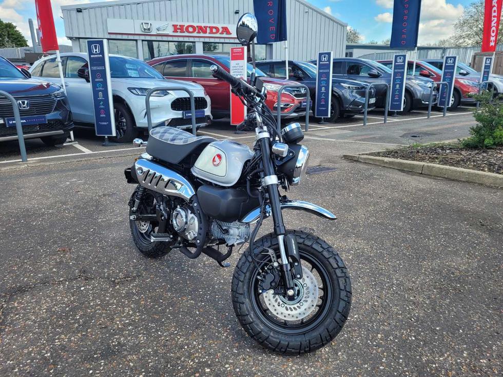 New ~ HONDA Monkey Z125MANED £4,049 ~ miles Pearl Shining Black | John ...